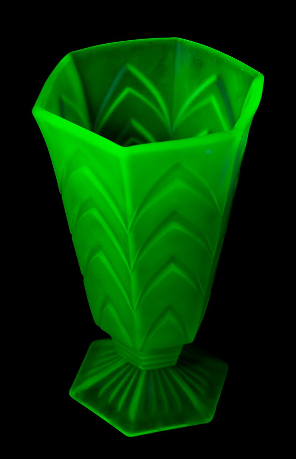 Uranium Glass – The Glow in the Dark Phenomenon | Explore Nuclear